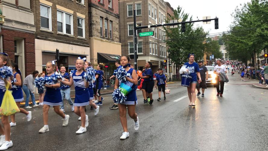 Rain doesn't dampen mood at University High School Homecoming parade ...