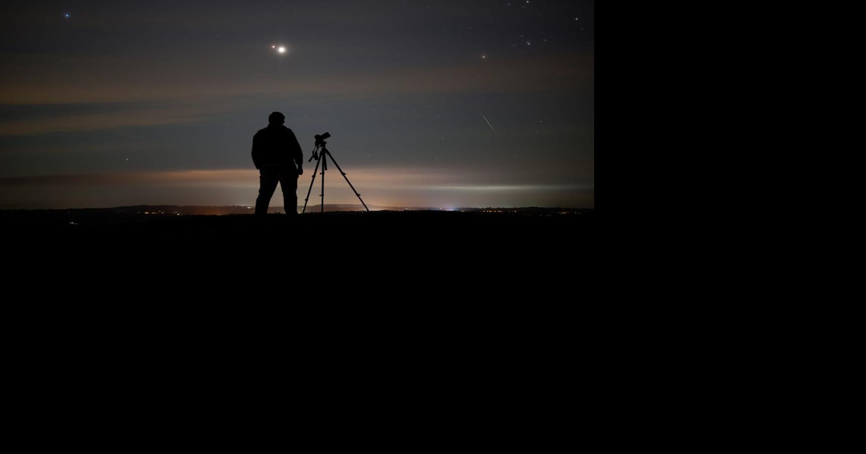 Astrophotographer captures rare sight of Mars and Jupiter’s conjunction ...