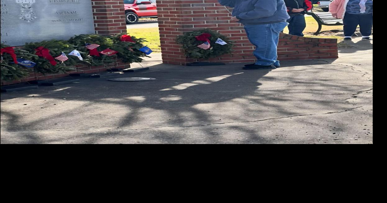 Local DAR chapter continues Wreaths Across America tradition ...