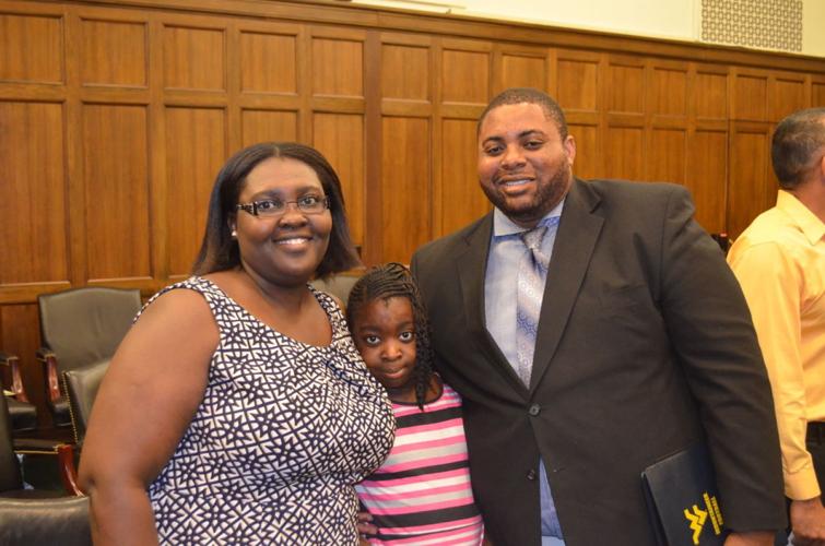 Coming "full circle": 25 take oath to become American citizens | Local ...