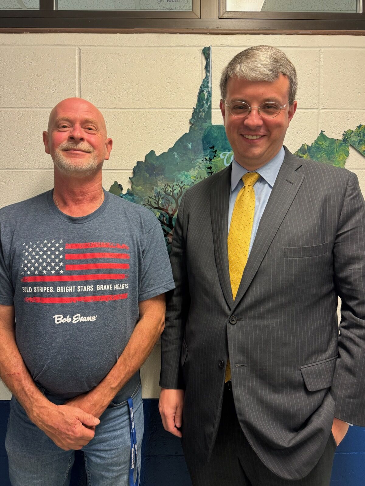 Ripley Middle teacher honored at his retirement by former student ...