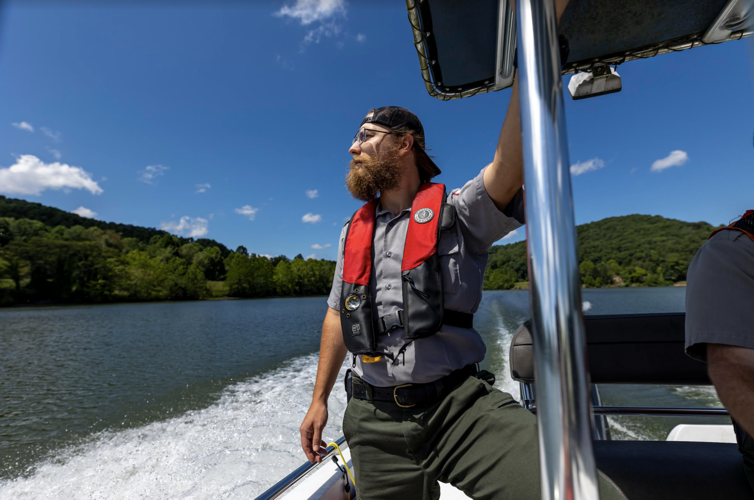 Student ranger at Stonewall Jackson Lake, in Weston (West Virginia ...