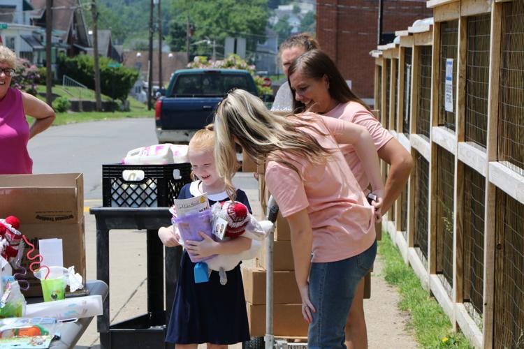 North View Elementary Kindergarten team honors young graduates ...