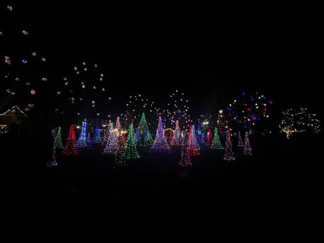 Gallipolis City Park lights up the season with 10th holiday light show ...
