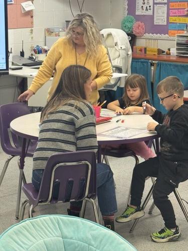 Jennifer Garner makes surprise visits to Clay, Fayette county schools ...