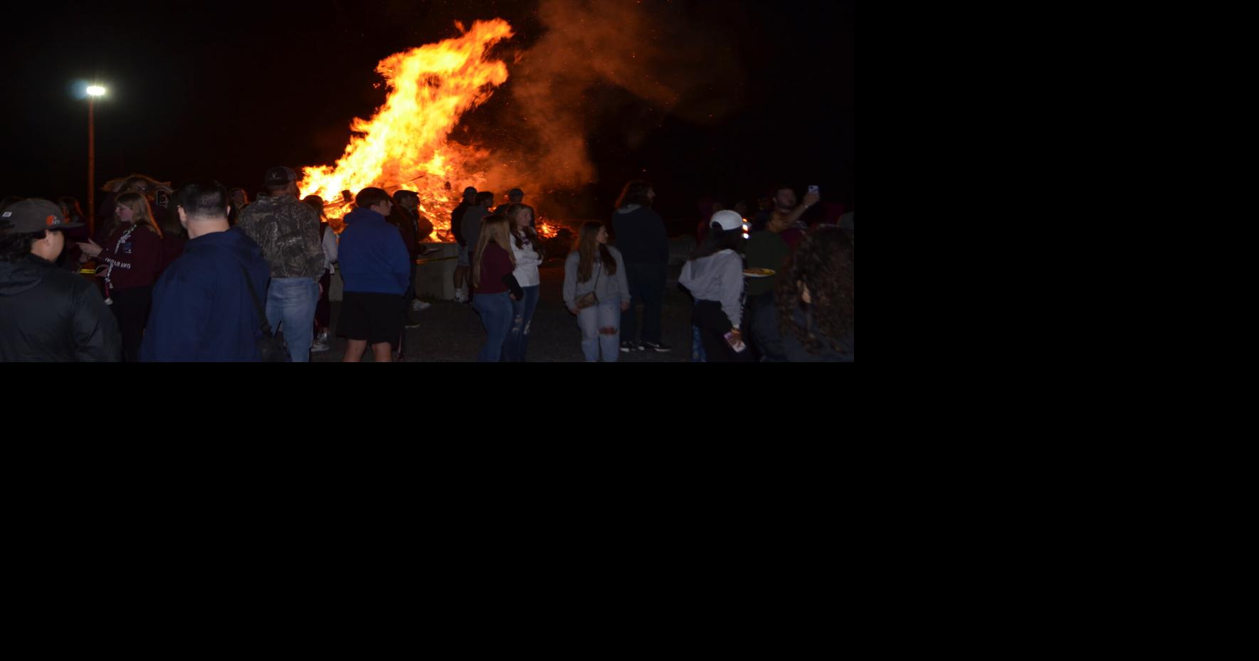 Fairmont State University holds 2022 Homecoming parade, bonfire ...