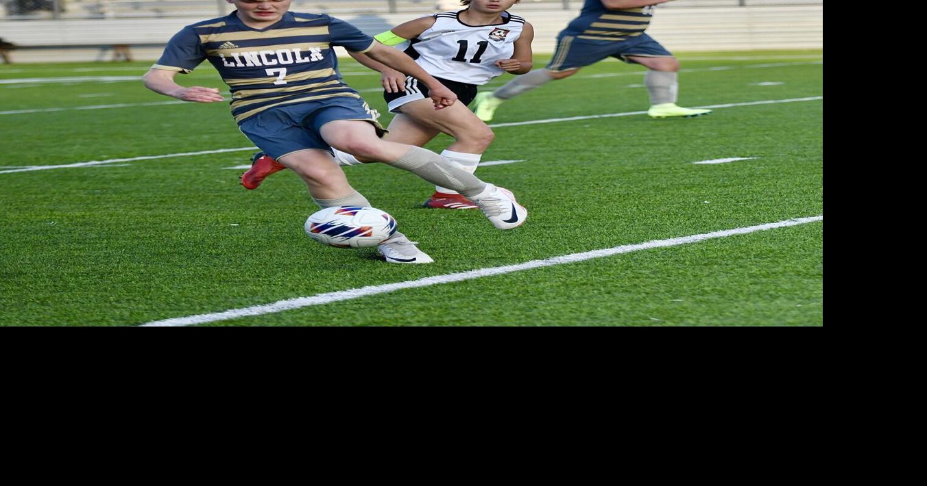 Lincoln's Trevor Williams nets 2nd 4-goal game of the week, lifts ...