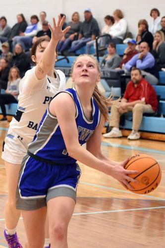 Bryn Hunt snipes 7 3s as Lewis County defeats Philip Barbour 64-52 ...