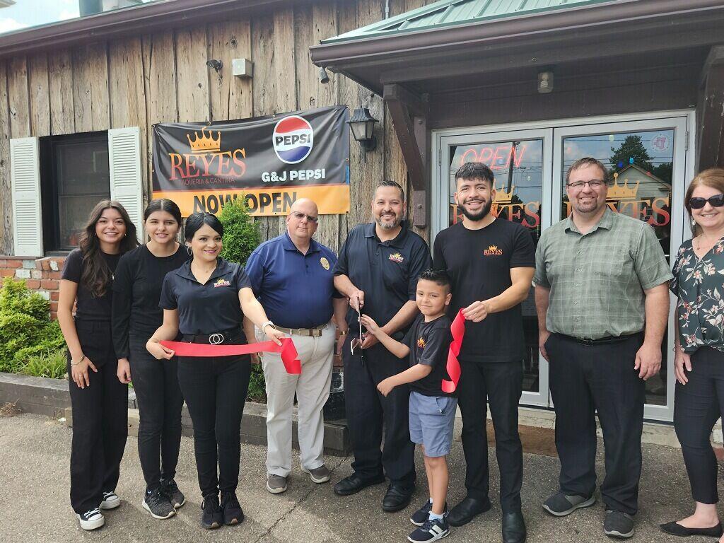 Ribbon Cutting held for Reyes in Gallipolis | Gallipolis News | wvnews.com