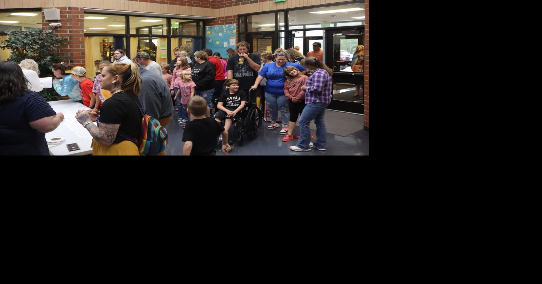 Students, families & teachers prepare for new school year in Terra Alta ...