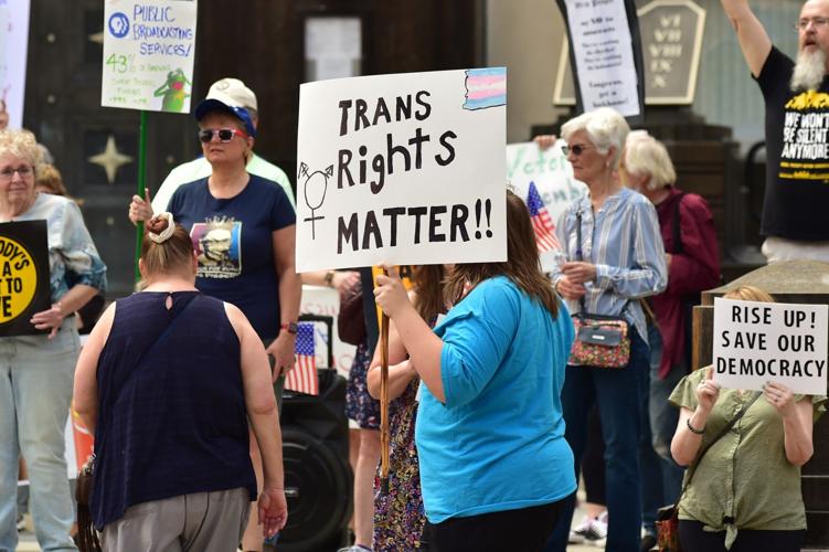 'Hands Off' protest draws crowd to Harrison County Courthouse in ...