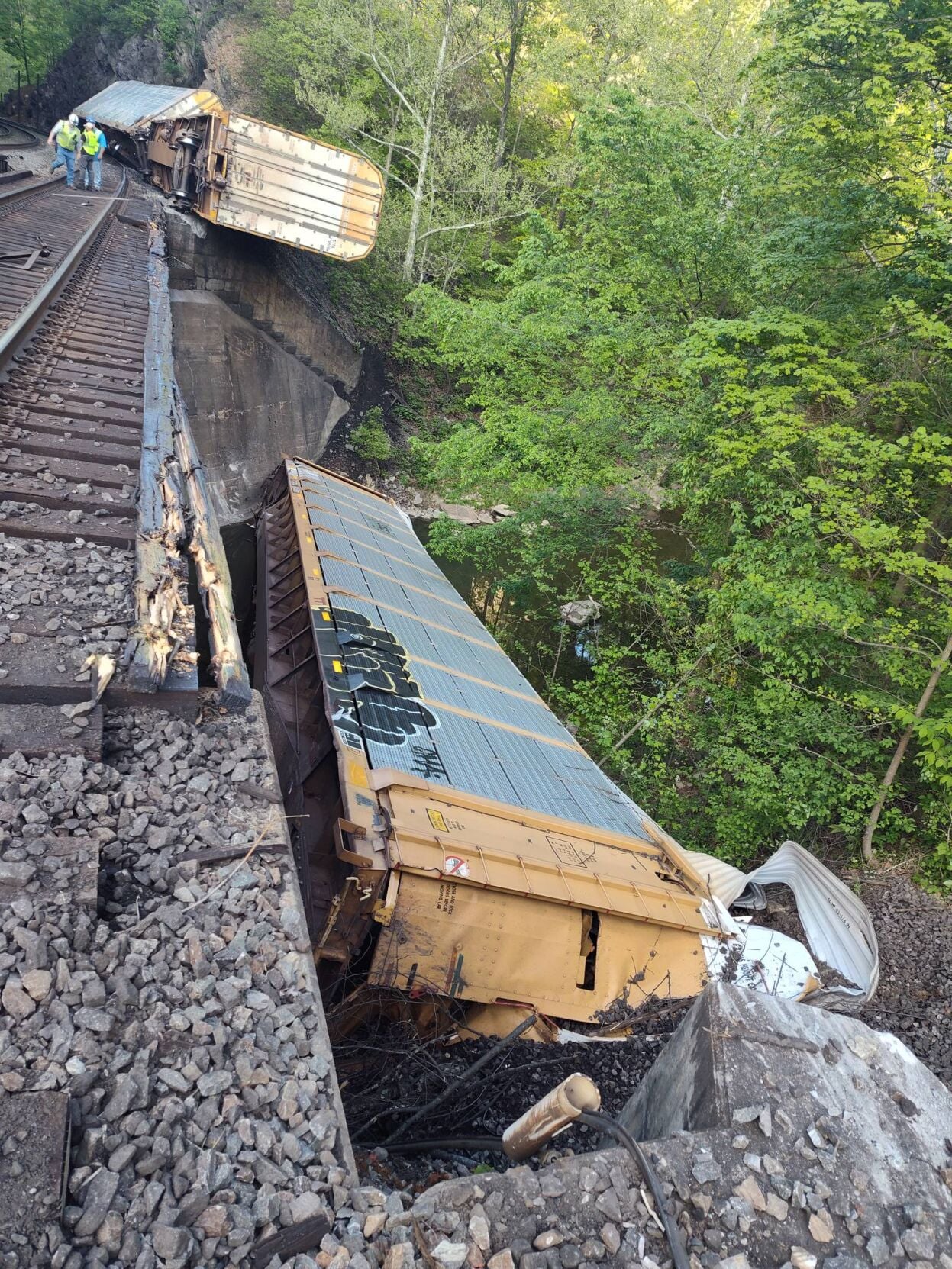 DEP, other agencies respond to soybean oil leak following train ...