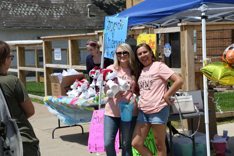 North View Elementary Kindergarten team honors young graduates ...