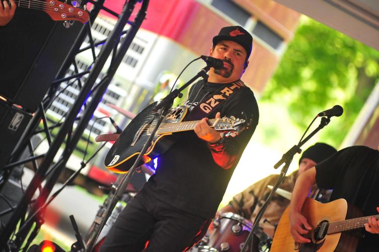 Davisson Brothers Band provides opening concert for WV Open golf ...