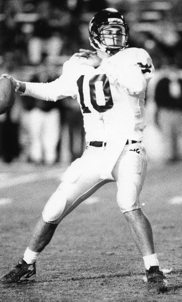 Marc Bulger still passing it around | West Virginia University Sports ...