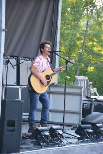 'We love the Davisson Brothers:' Drive-in concert draws out-of-state ...