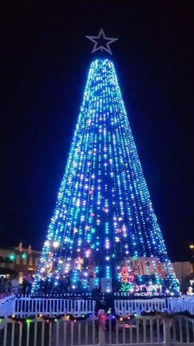 Gallipolis City Park lights up the season with 10th holiday light show ...