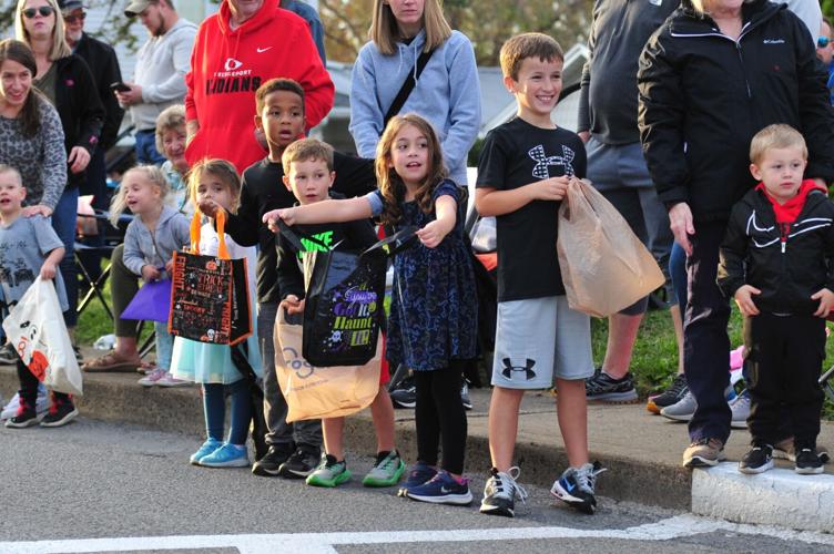 Bridgeport community turns out for Homecoming parade | Clarksburg ...