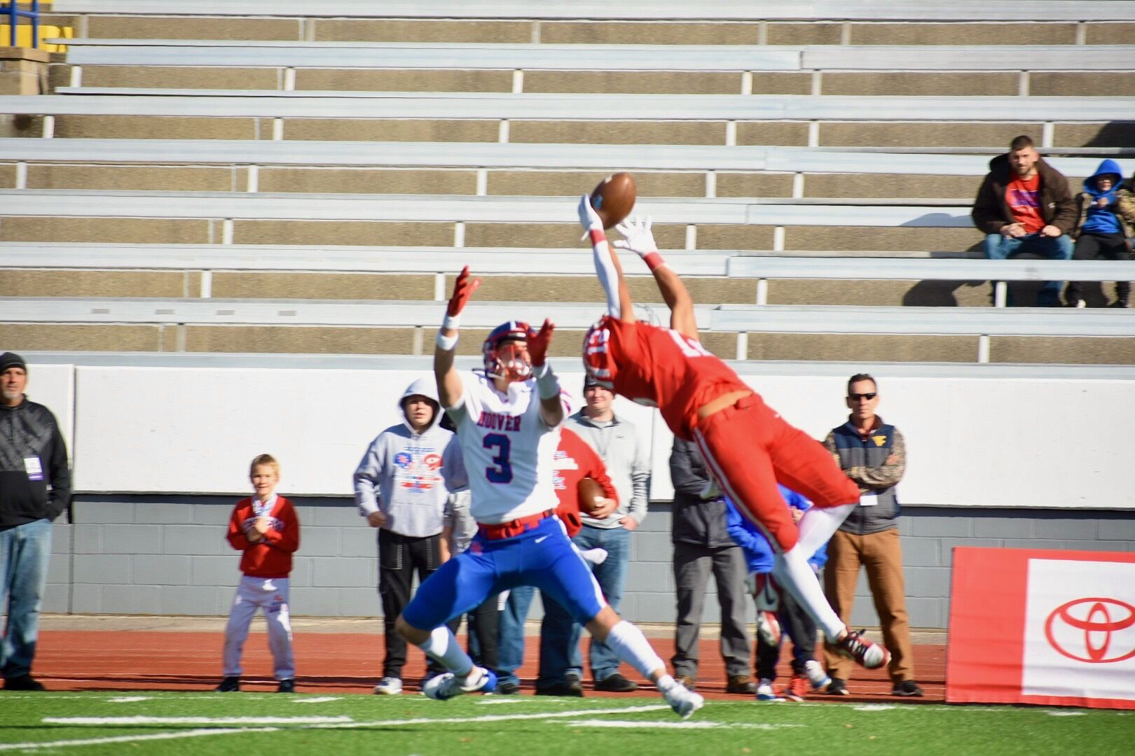 LIVE: Bridgeport, Herbert Hoover put undefeated records on line in West ...