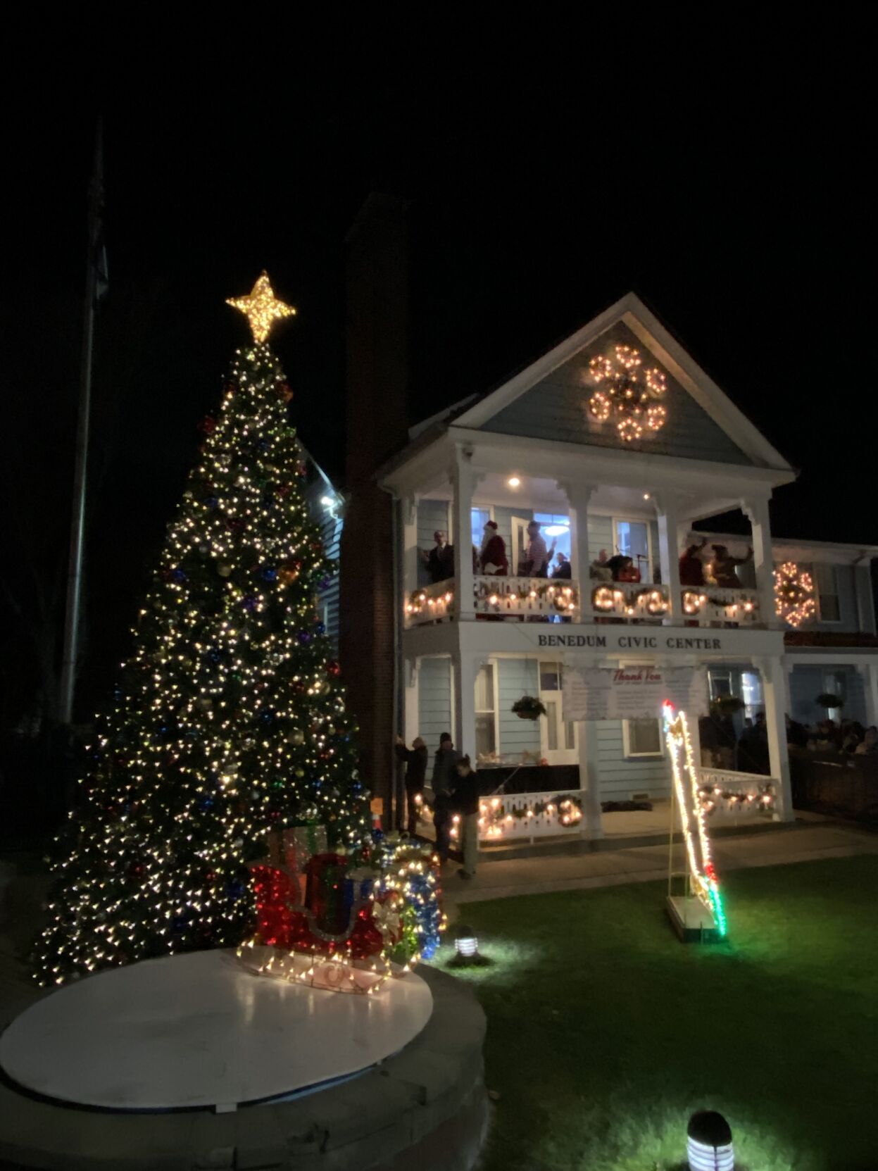 Light Up Night draws big crowd to downtown Bridgeport, West Virginia ...