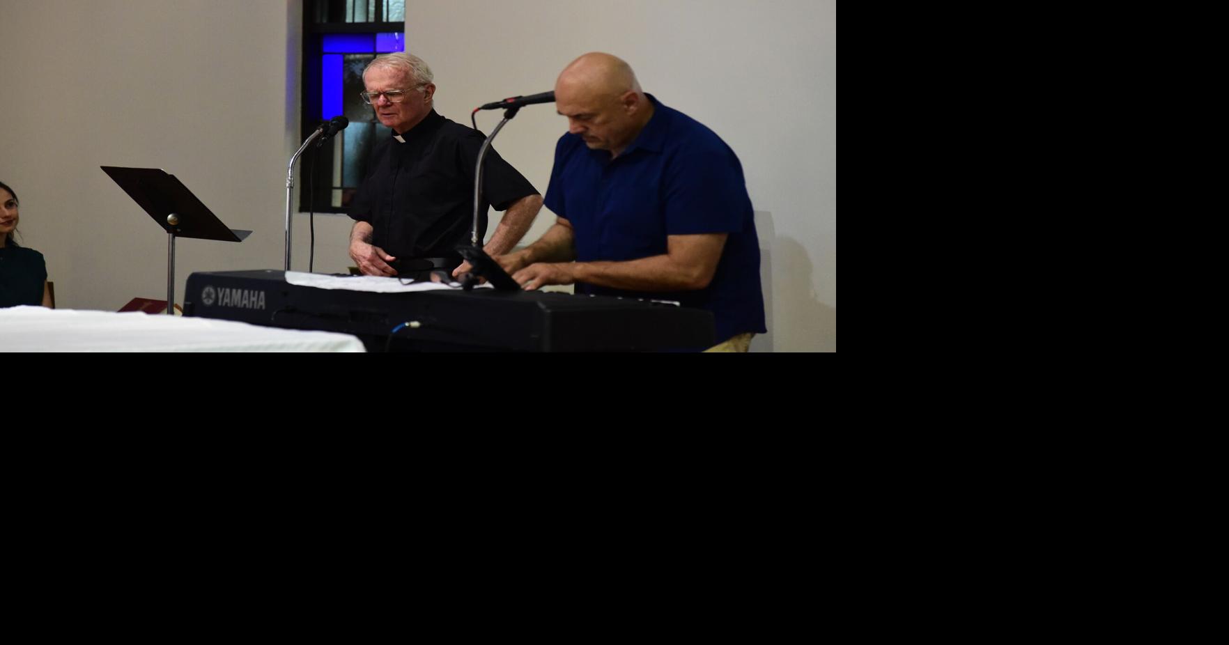 Father Larry Dorsch leads the people in prayer at the end of teh homily ...