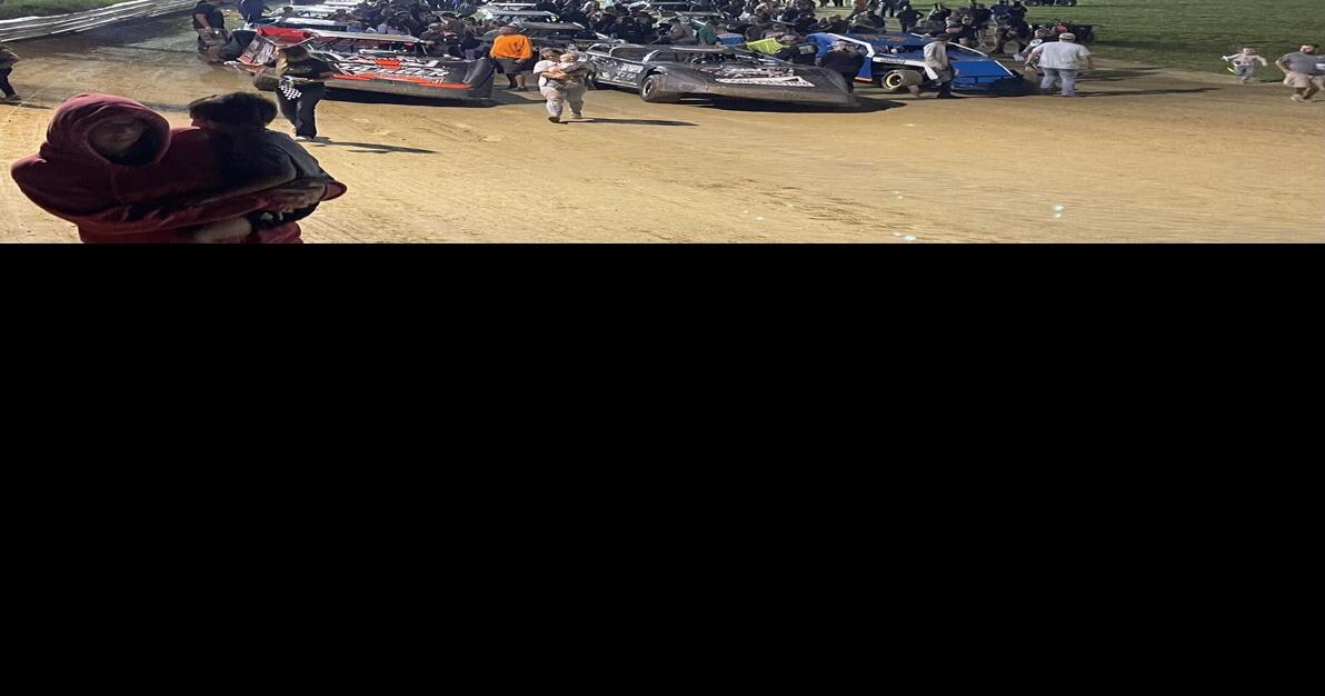 Elkins Raceway Autograph Night draws huge crowds | Buccaneer Sports ...