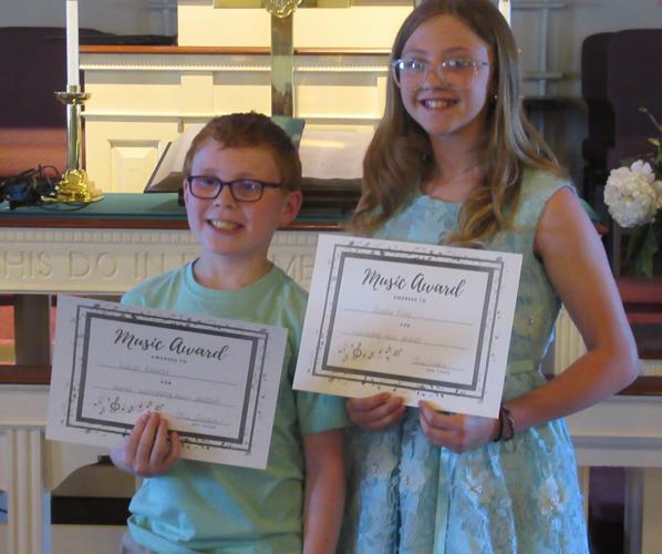Retired principal returns to honor outgoing Fountain fourth graders ...