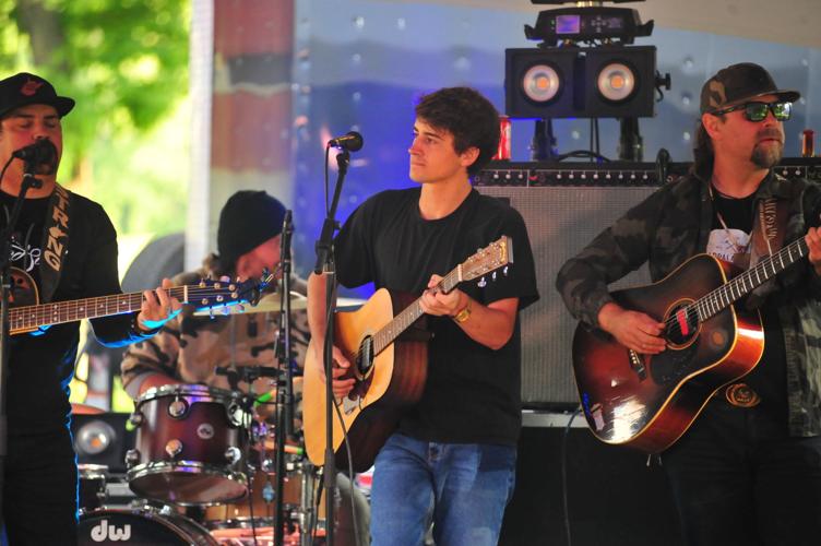 Davisson Brothers Band provides opening concert for WV Open golf ...