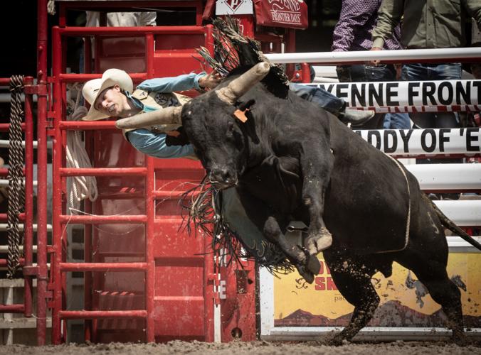 Rookie bull rider Cannon Cravens advances at Cheyenne Frontier Days ...