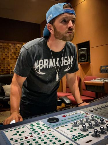 Singer/songwriters get chance to shine on compilation album | Features ...