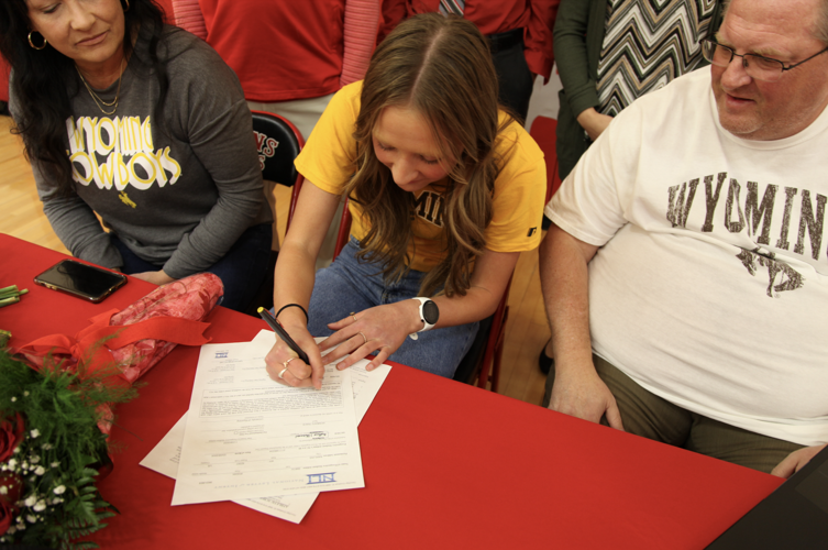 Runnin' for Gold: Ryann Smith signs to run cross country for University ...