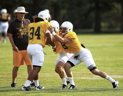 Berg rising start at linebacker for Cowboys | Football | wyomingnews.com