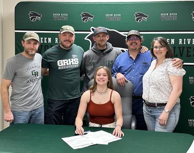 Trailblazer: Zella Maez becomes first female wrestler in GRHS to sign ...