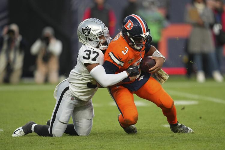 Pokes in the Pros: Tyler Hall has sack in Raiders' win | | wyomingnews.com