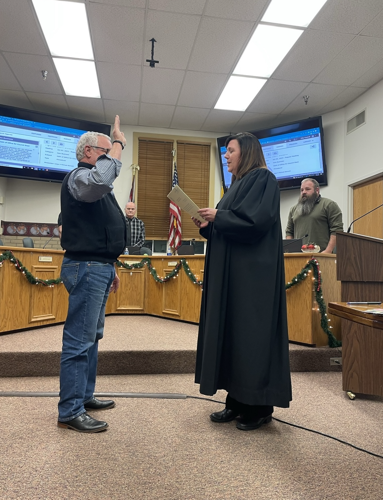 A new beginning: Rawlins City Council members sworn in during first ...