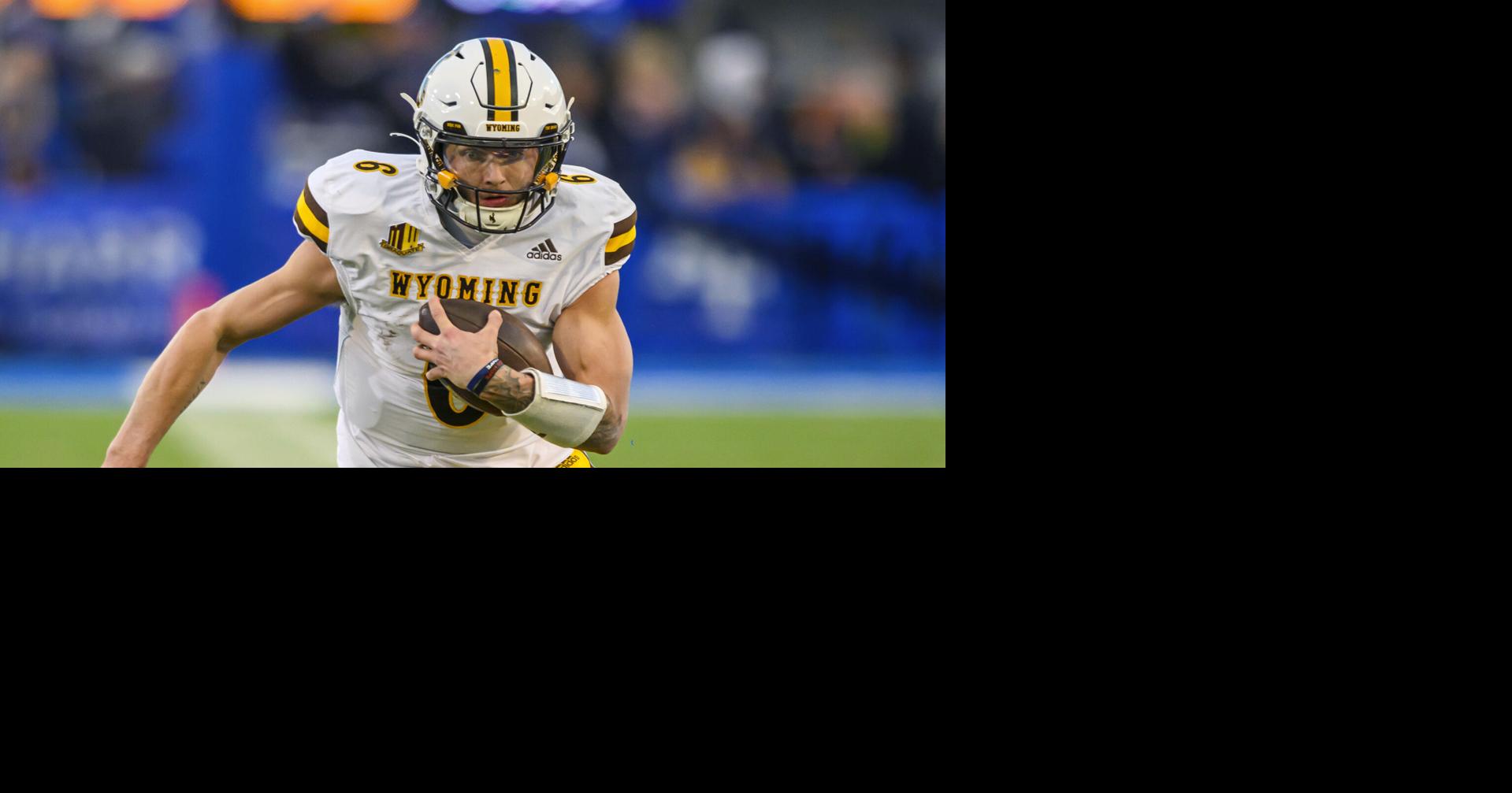 UW quarterback Andrew Peasley embraces fatherhood in final season ...