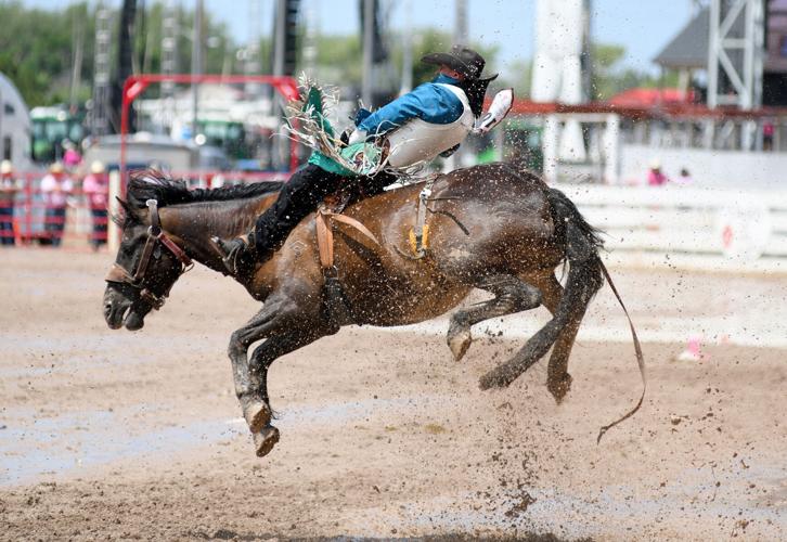 Hardwick overcomes injury to reach bareback semis | Rodeo | wyomingnews.com