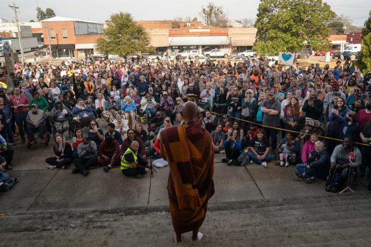 Buddhist monks and their dog captivate Americans while walking for ...