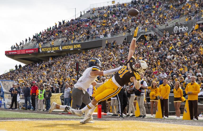 UW pass defense makes strides in dominant performance | Sports ...