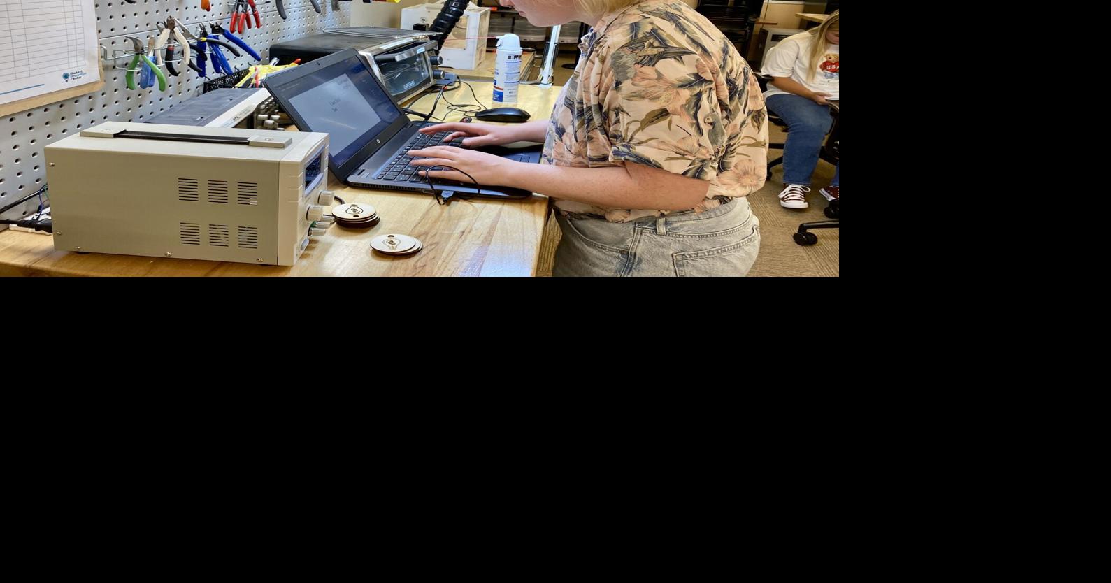 Working out the kinks: UW students study, socialize ahead of semester ...