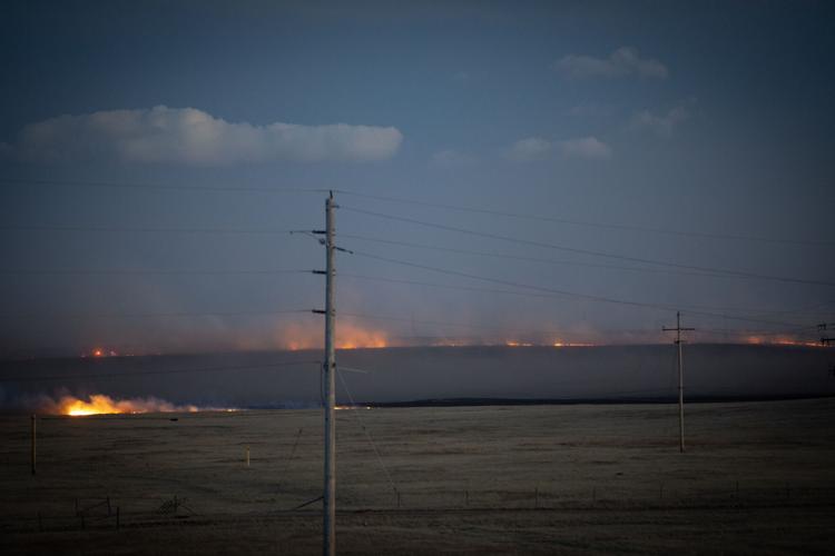 Firefighters battle large, fast-moving grass fire south of Cheyenne ...