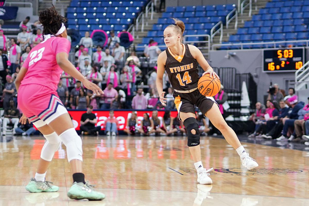 Cowgirls basketball overcomes slow shooting, dominates 2nd half in win ...