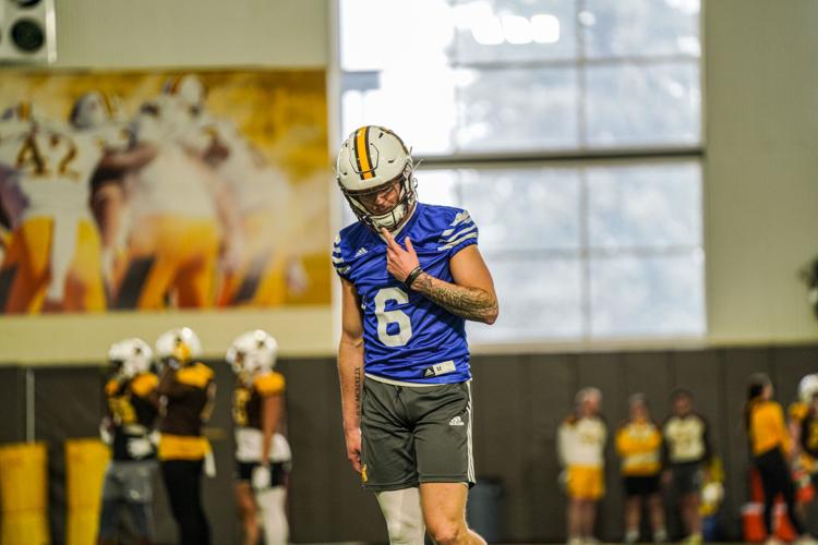 Peasley continues to grasp offense as second scrimmage approaches ...