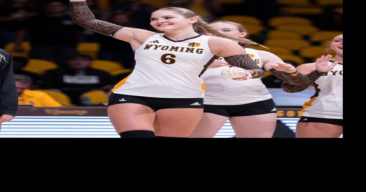 Wyoming's Sarah Holcomb leading with defense | University of Wyoming ...