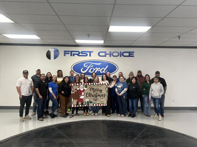 Stagecoach PTO, First Choice Ford prepare 260 Christmas food boxes for ...