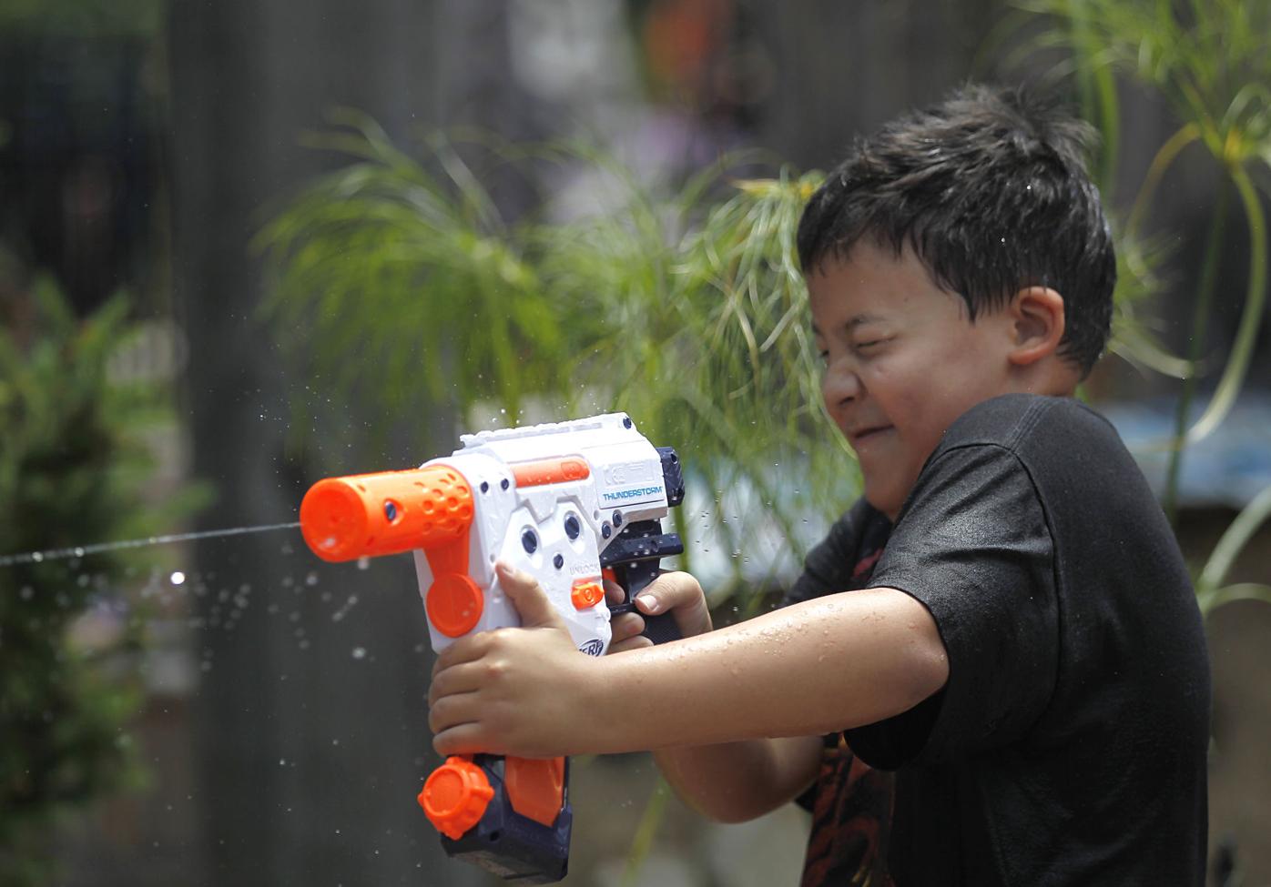 Community water gun fight makes a splash | Gallery | wyomingnews.com