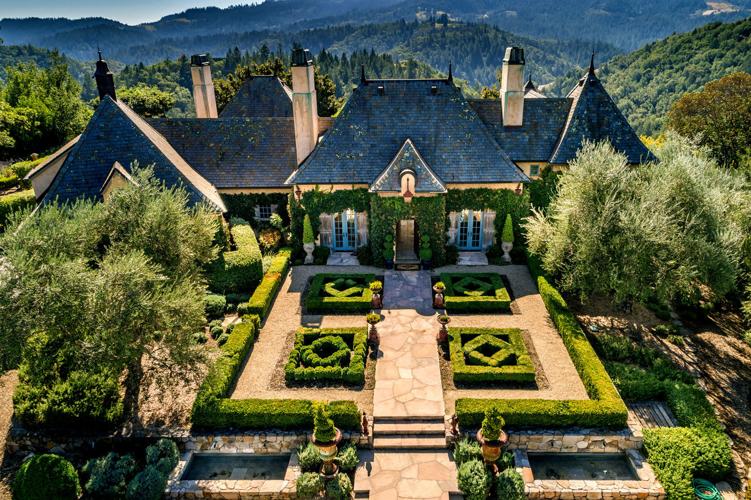 mindy kaling backyard