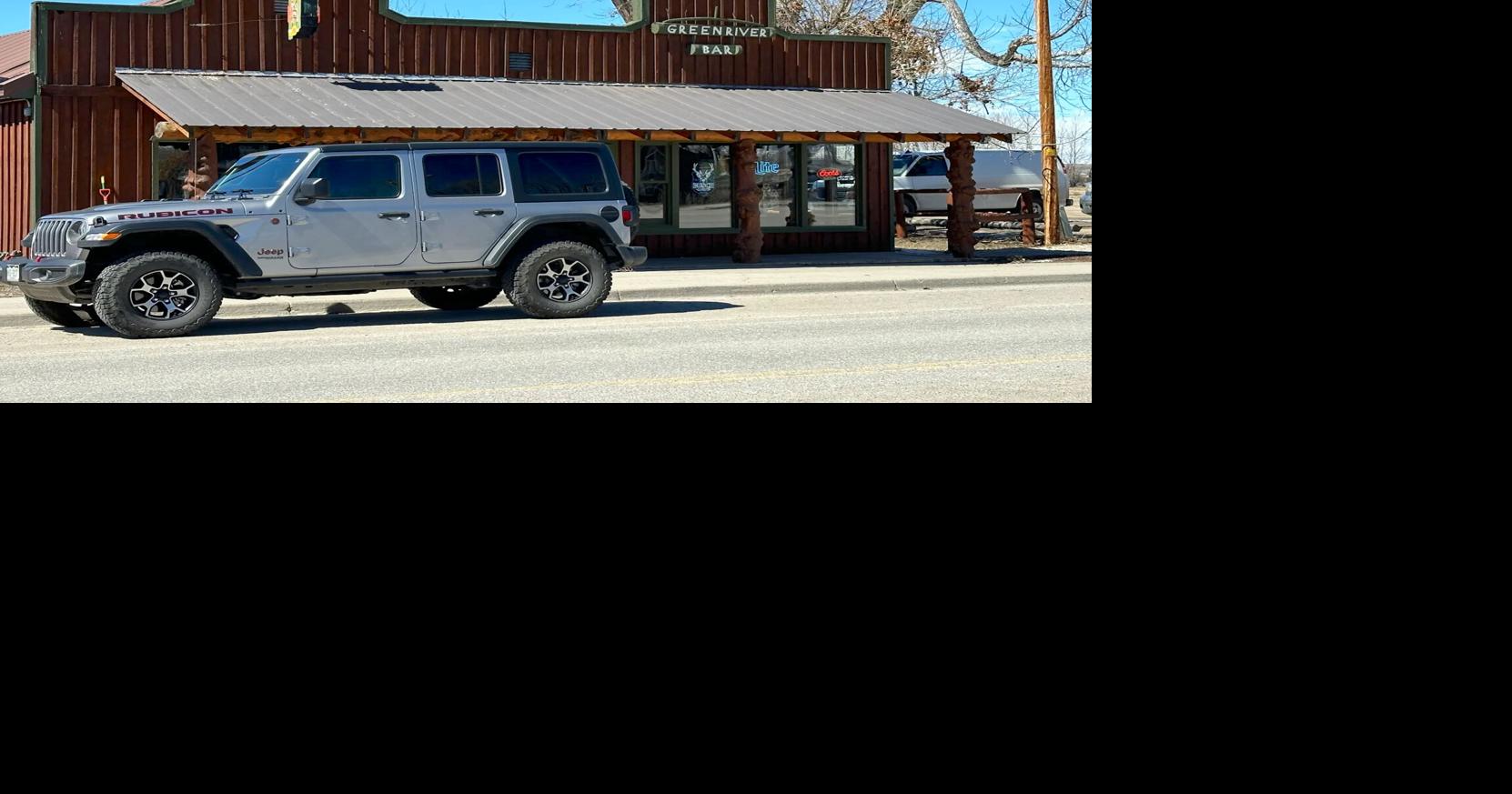 Eyewitness describes Wyoming wolf’s final hours in the Green River Bar ...