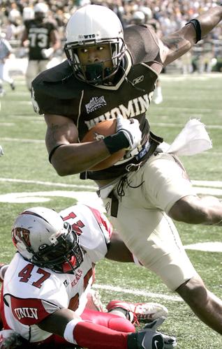 Jovon Bouknight returns to Wyoming as offensive analyst | University of ...
