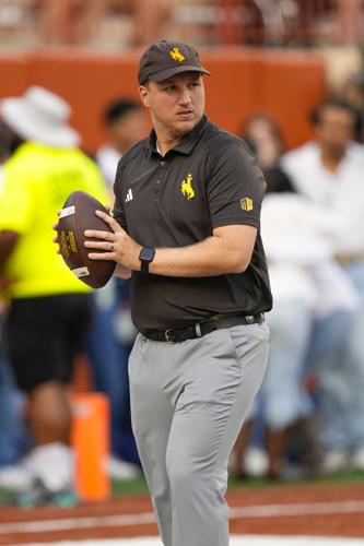 Aaron Bohl carrying on the family name on UW's coaching staff ...